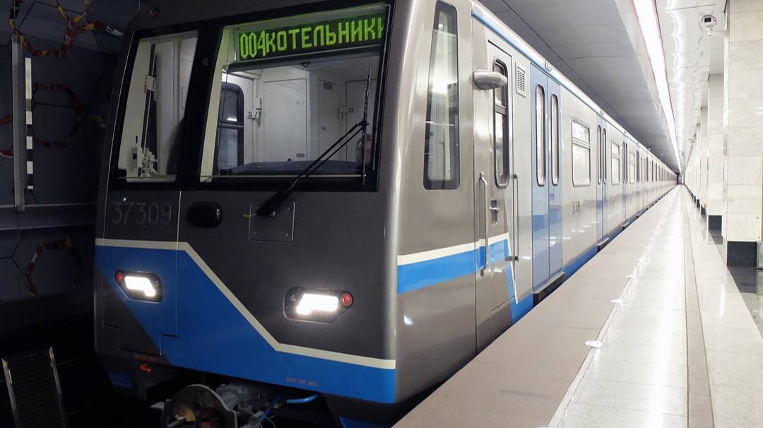 ЕДУ ПО ЗАМОСКВАРЕЦКОЙ ЛИНИИ МЕТРО ... НА ОКЕ ...