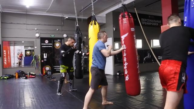 Удары  локтями