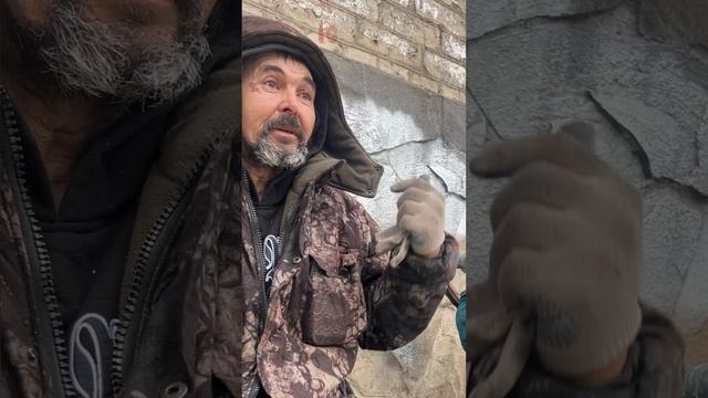 Помогли ветерану оказавшемуся на улице без крова, документов, одежды и с переломом шейки бедра.