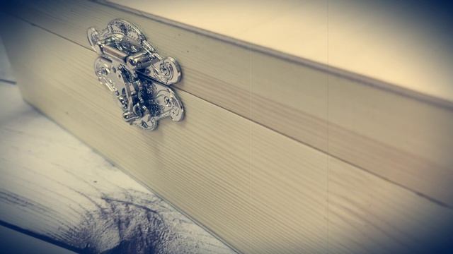 Музыкальная шкатулка из массива «С Днём рождения»