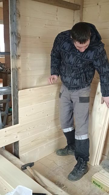 Прячу клад в стене