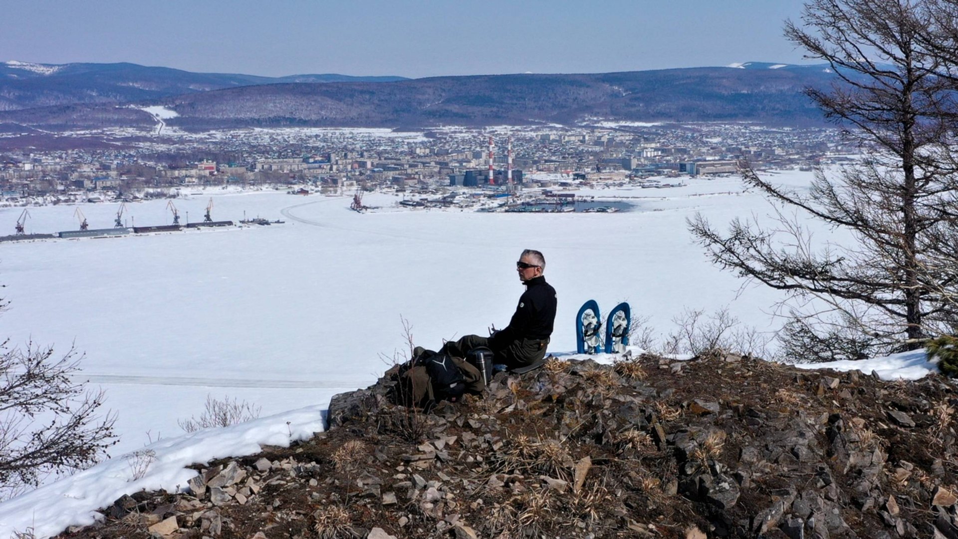 По апрельскому снегу - на сопку Конёк. Николаевск-на-Амуре: вид на город с противоположного берега