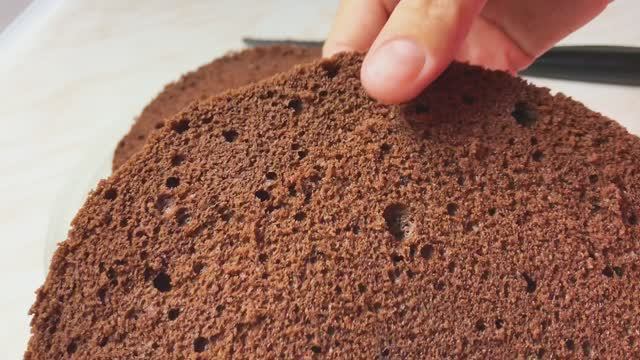 Шоколадный бисквит.