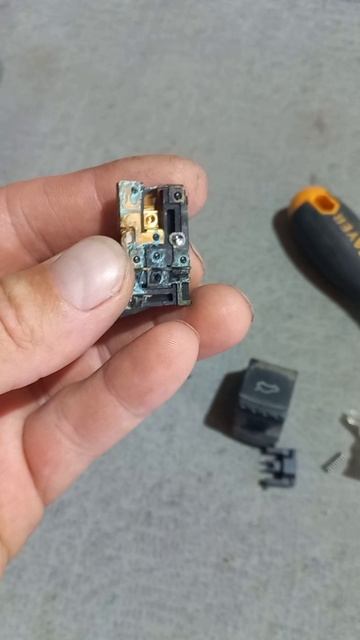 Passat B5 ремонт кнопки открытия багажника