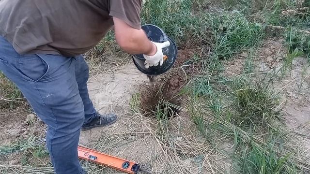 бетонирование круглых столбов.