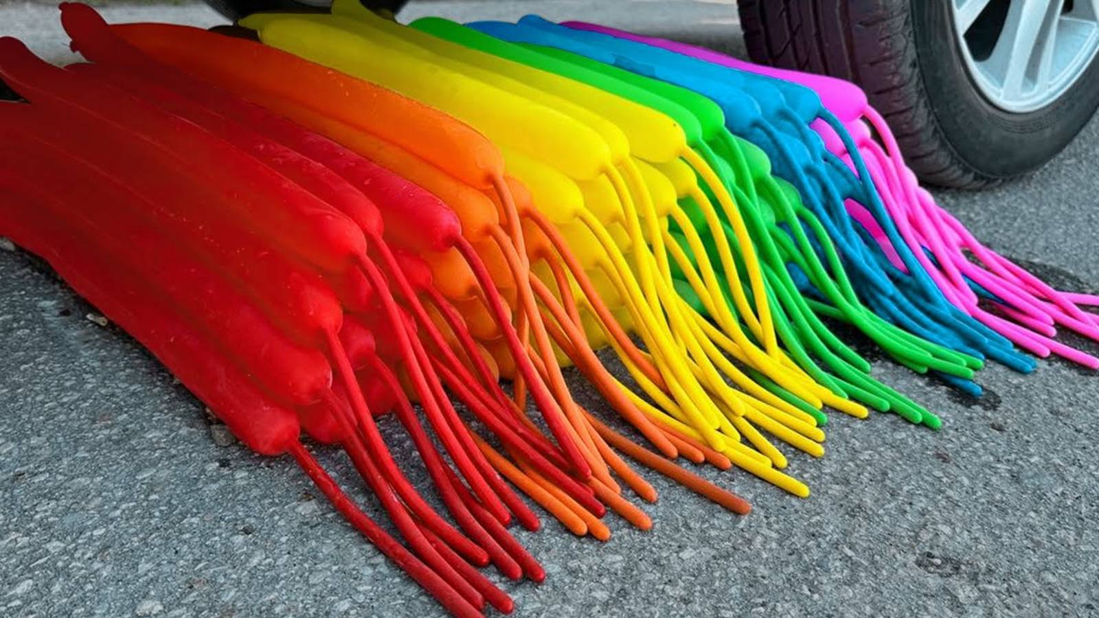 СМОТРЕТЬ ДЕТСКИЕ ВИДЕО ЭКСПЕРИМЕНТЫ С МАШИНКАМИ КАНАЛ ИГРАЛКИ-ЗАЛИПАЛКИ