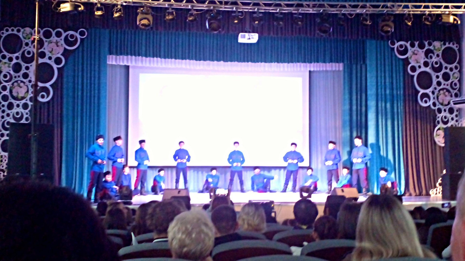 Нет на свете плясок краше, если вдруг казак запляшет!