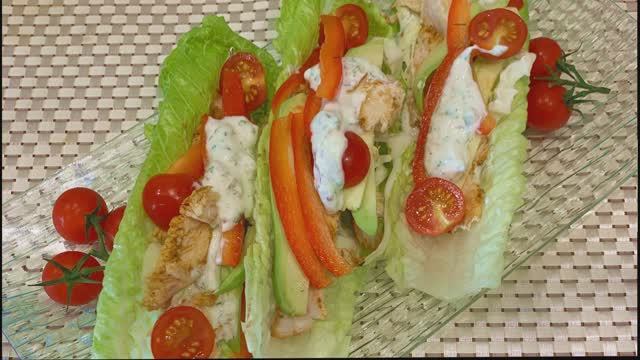 Куриные такос в листьях салата
