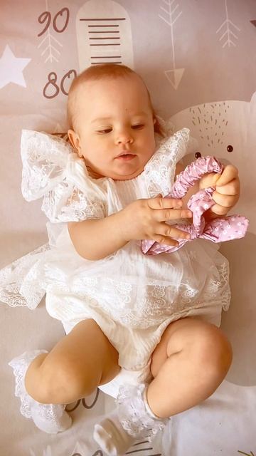 Этой озорной милой малышке 11!