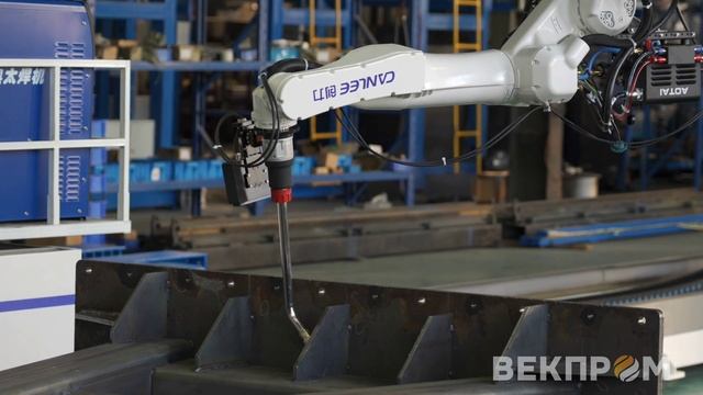 Сварочный робот с ПО для автоматического программирования сварки