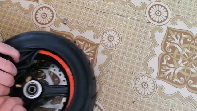 Как поменять покрышку на электросамокате