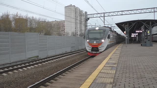 Эл.-поезд ЭД4М-0500 (ЦППК) скорый приг. поезд "РЭКС-экспресс" №7179/7180 Крутое - Пл. 3-х вокзалов.