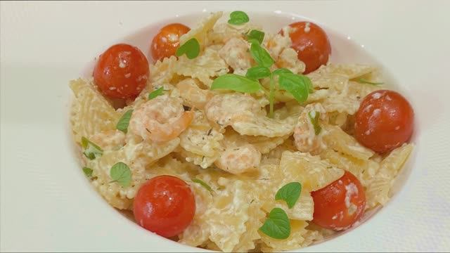 Паста с креветками в сливочном соусе