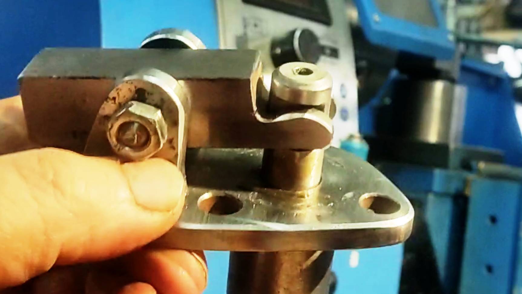 Самодельный корпус тяги и педали блокировки дифференциала трактора Т-25 (А25.37.290)