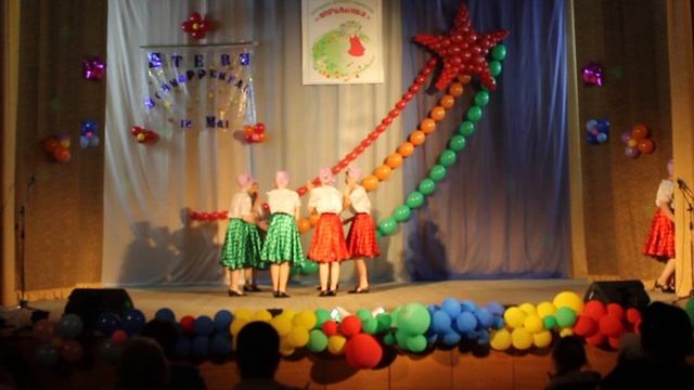 Танец "Кумушки" - группа "Фантазия" - руководитель Надежда Матвеева - Октябрьский ЦНК