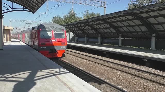 Электропоезд ЭД4М-0172 (ТЧПРИГ-26) пригородный поезд №6817 Шатура - Москва.