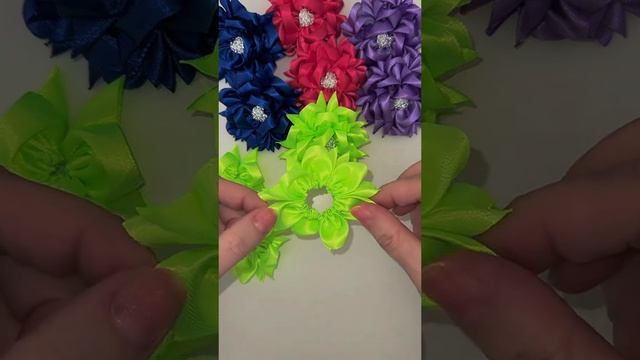 Цветок из атласной ленты