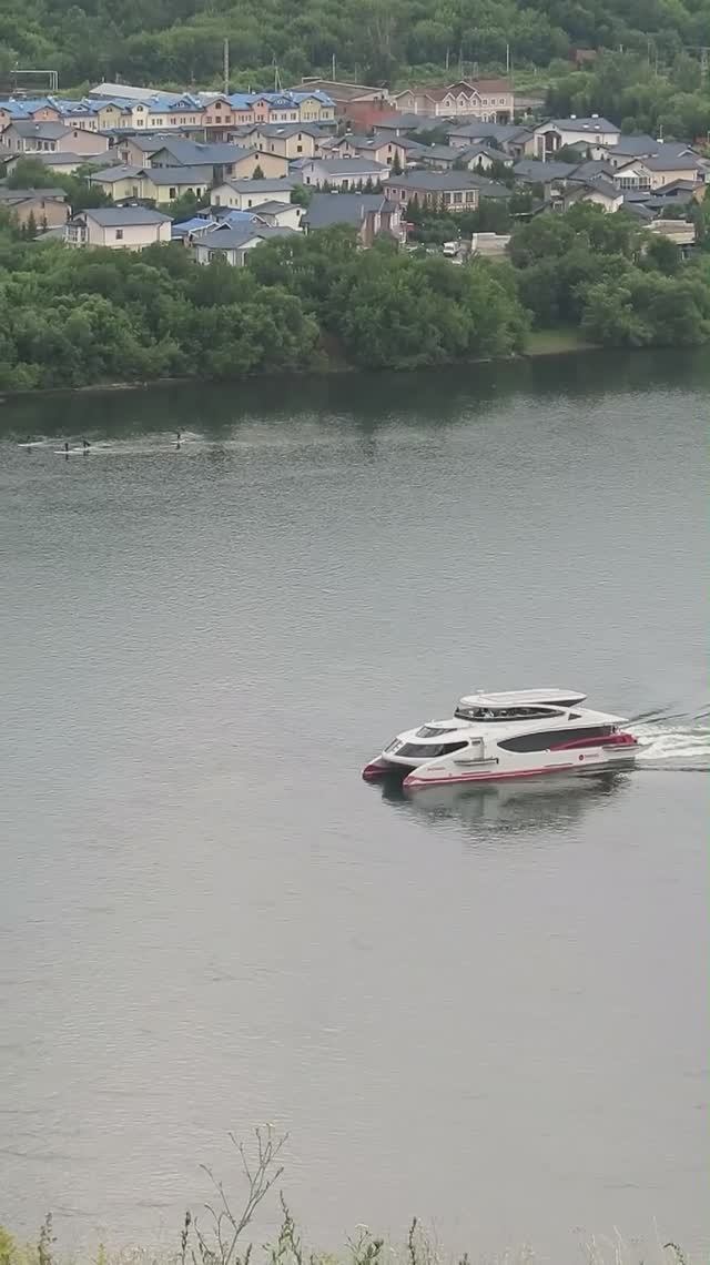 "ЭкоходЪ" - первый электрический прогулочный катамаран на Енисее.