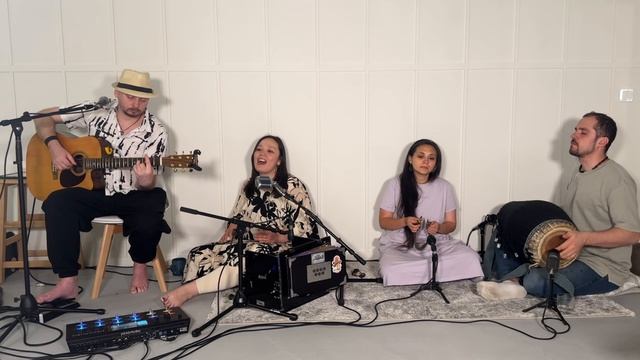 Dewi's Band Live - Om Naman Shivaya