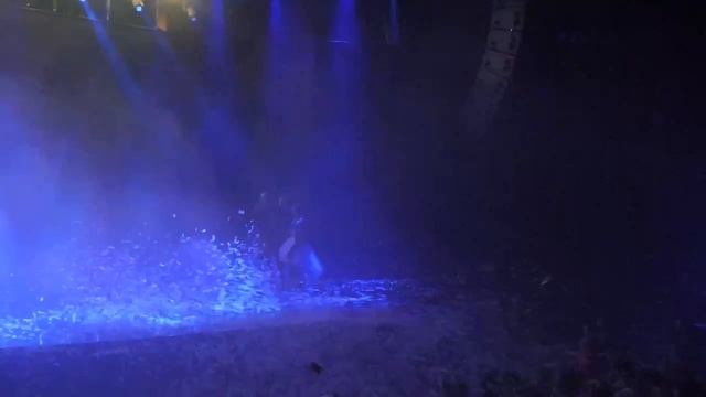 Когда на сцене нужна метель