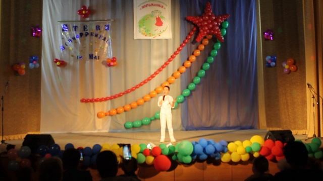 Песня "Белые розы, желтые тюльпаны" - Ренат Тулеуов - руководитель Наталья Бейфус - Павловская ООШ
