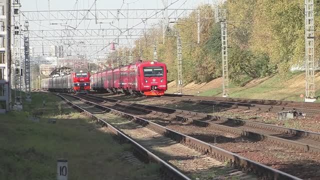 Эл.-воз ЭП2К-311 (ТЧЭ-6) с поездом №131М Москва - Орск + ЭД4МКМ-АЭРО-0006 (ТЧ-50) приг. поезд №7143.