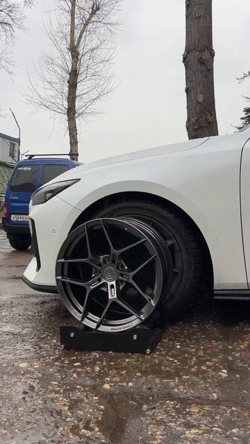 Changan UNI-V на примерке дисков в 18-ом диаметре