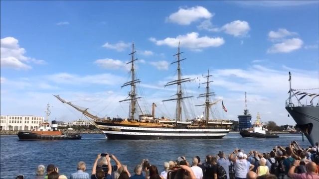 Итальянский учебный корабль «Америго Веспуччи» в Варнемюнде