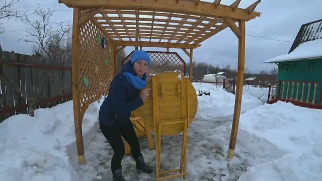 6 соток. Январь 2021 года. По просьбе подписчика показываю покупной столик, как его сделать своими