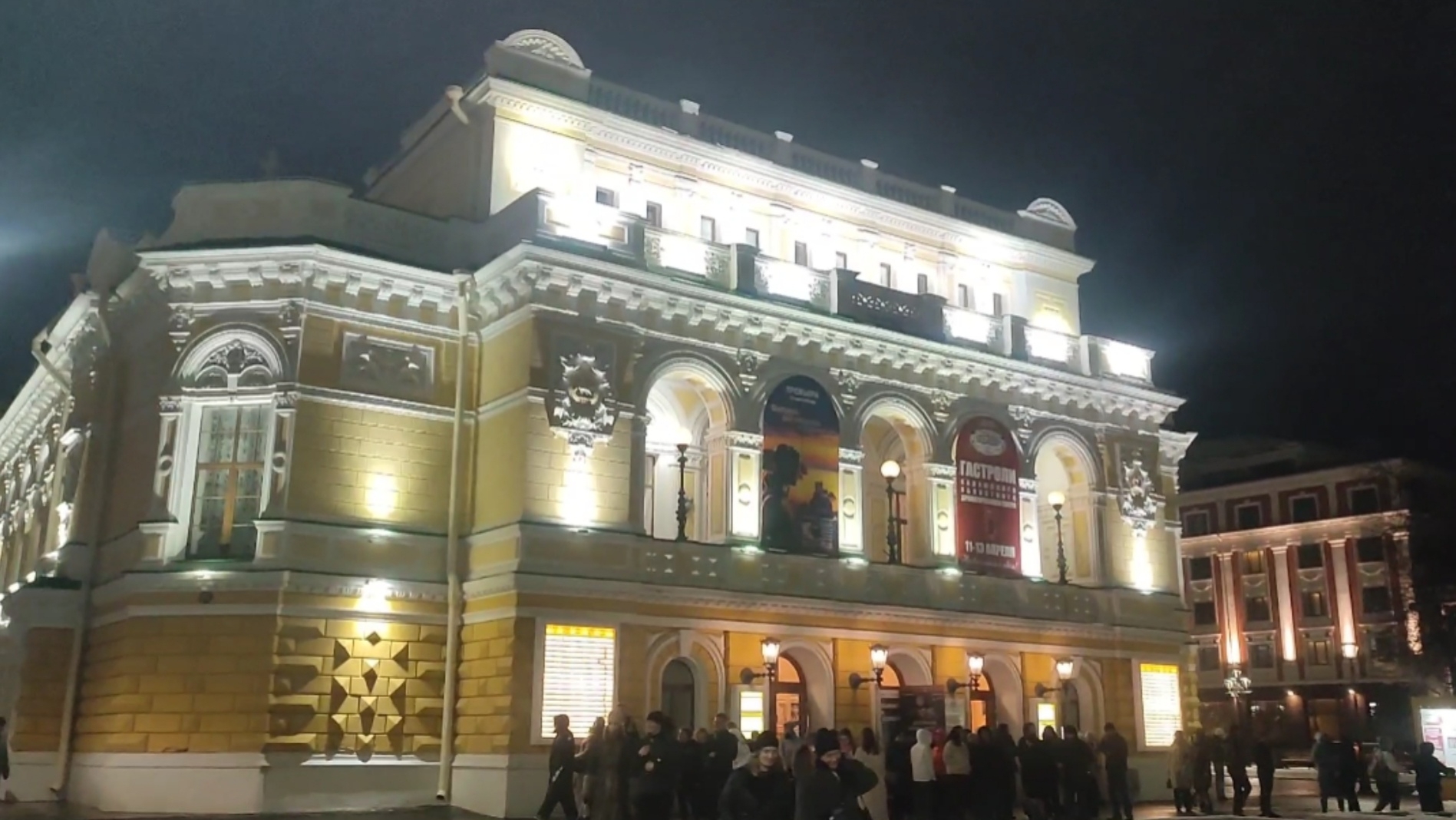 Большая Покровская в Нижнем Новгороде вечером