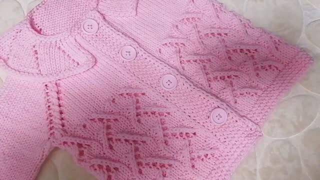 Вяжем модную кофту для девочки