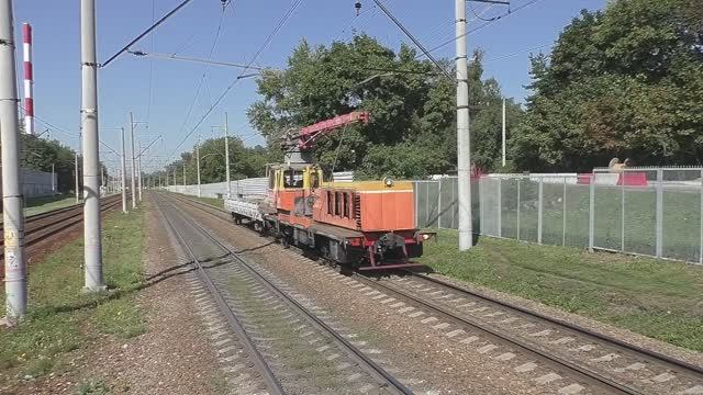 Мотовоз МПТ4-847 (ПЧМ Вязьма) следует с ж/д платформой.