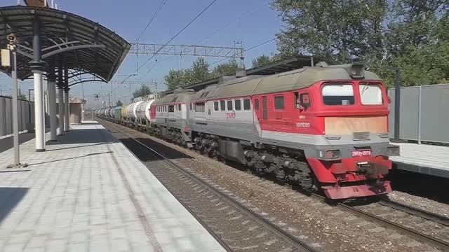 Тепловоз 2М62У-0019 (ТЧЭ-6) с грузовым поездом.