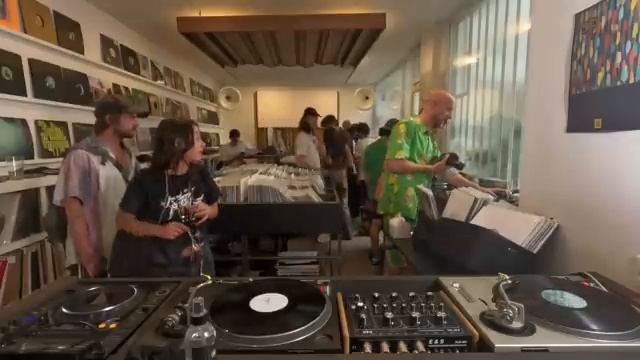 Yoyaku Instore Sessions - Alec Falconer