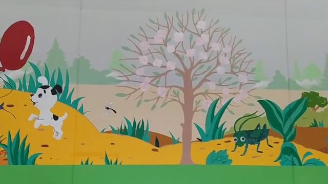 Роспись стены в рекреации школы начальных классов