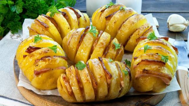 Простой рецепт из деревни ПОКОРЯЕТ целые страны!Одна КАРТОШКА-два блюда!!!ФАРШИРОВАННАЯ КАРТОШКА