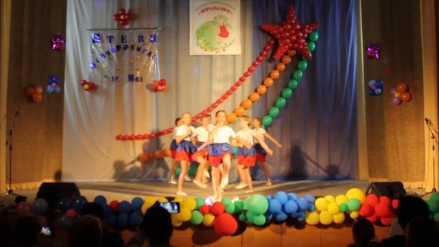 Танец "Россия" - руководитель Ольга Гринченко - Новоивановский ДК
