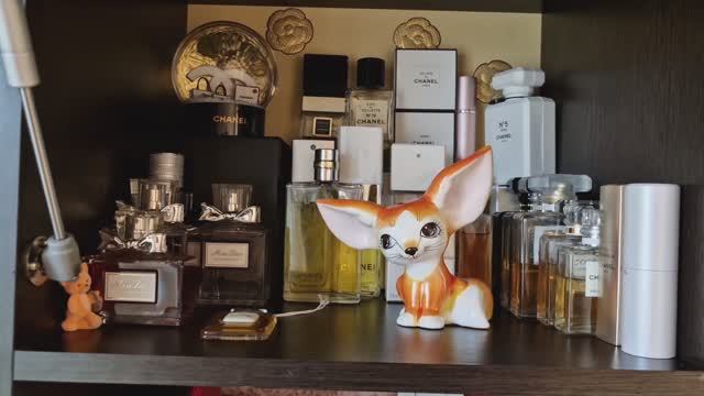 120 флаконов духов. 06.04.2025.