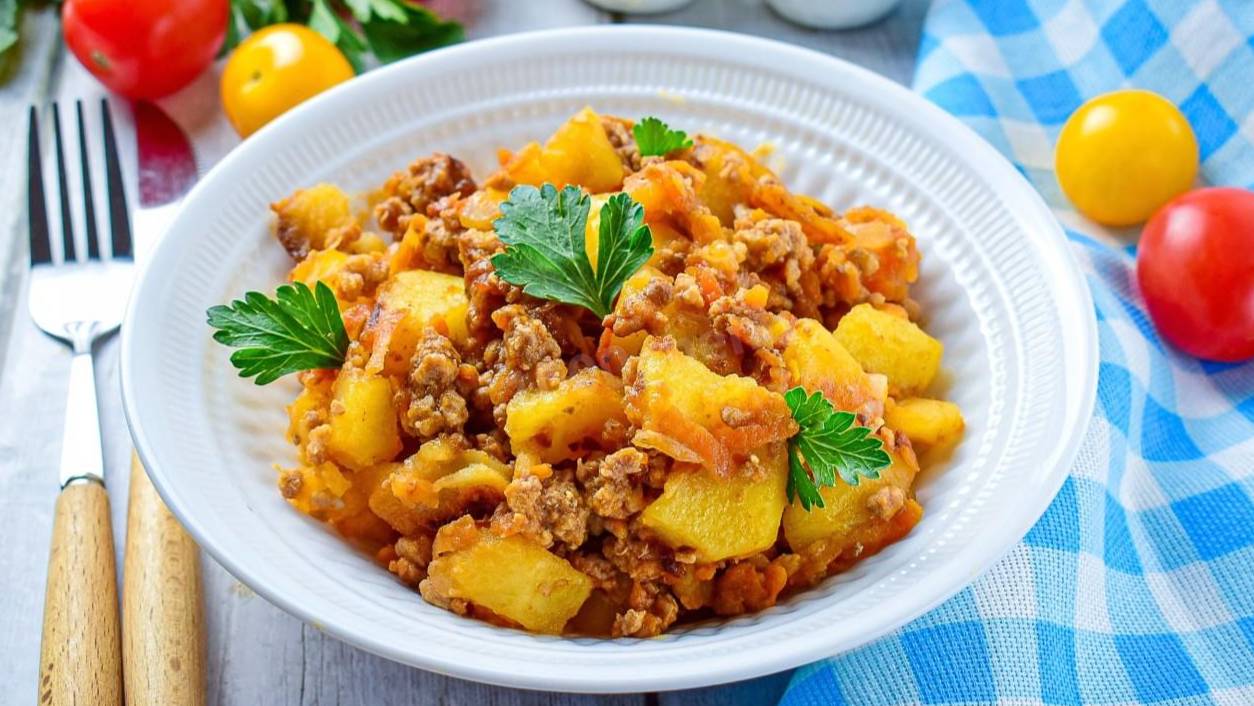 Есть картофель и немного фарша? Тогда Вам сюда! Потрясающе вкусный Ужин!
