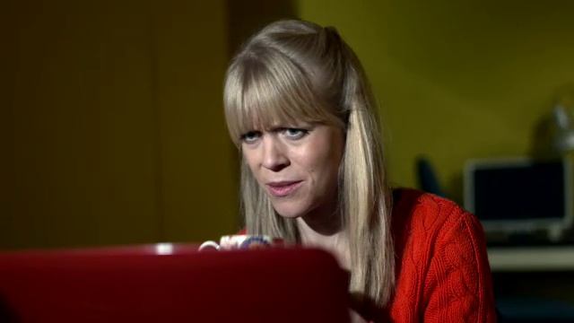 English File intermediate plus 4th practical english episode  1 _Henry's_House