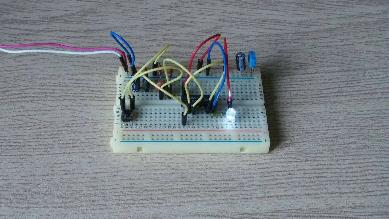 Выключатель на микросхеме К155ТМ2.