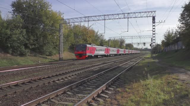 Электропоезд ЭД4М-0427 (ТЧПРИГ-31) пригородный поезд №6010 Узуново - Москва.