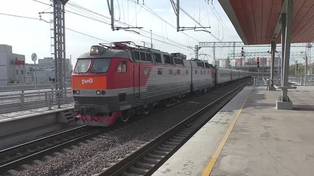 Электровоз ЧС7-250 (ТЧЭ-33) со скорым поездом №100В Белгород - Москва.