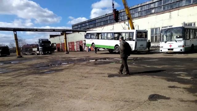 Автобус эвакуируют .