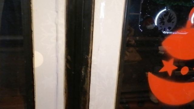 ЕЖ-3/ЕМ-508Т метропоезд в новогоднем стиле на кольцевой линии