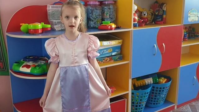 Ксения Куц рассказывает стихотворение Ирины Сергеевой "Как здорово, что мы с тобой брат и сестра".