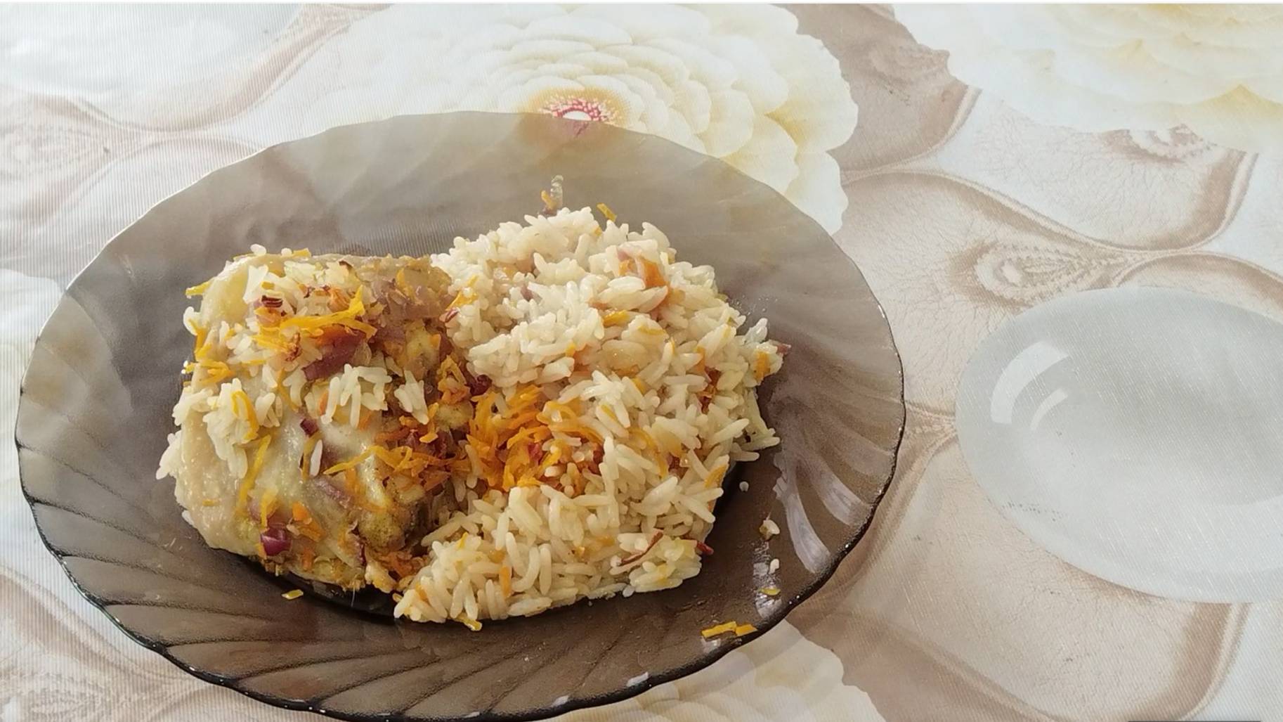 Рецепт курицы с рисом, запечённой в рукаве в духовке.