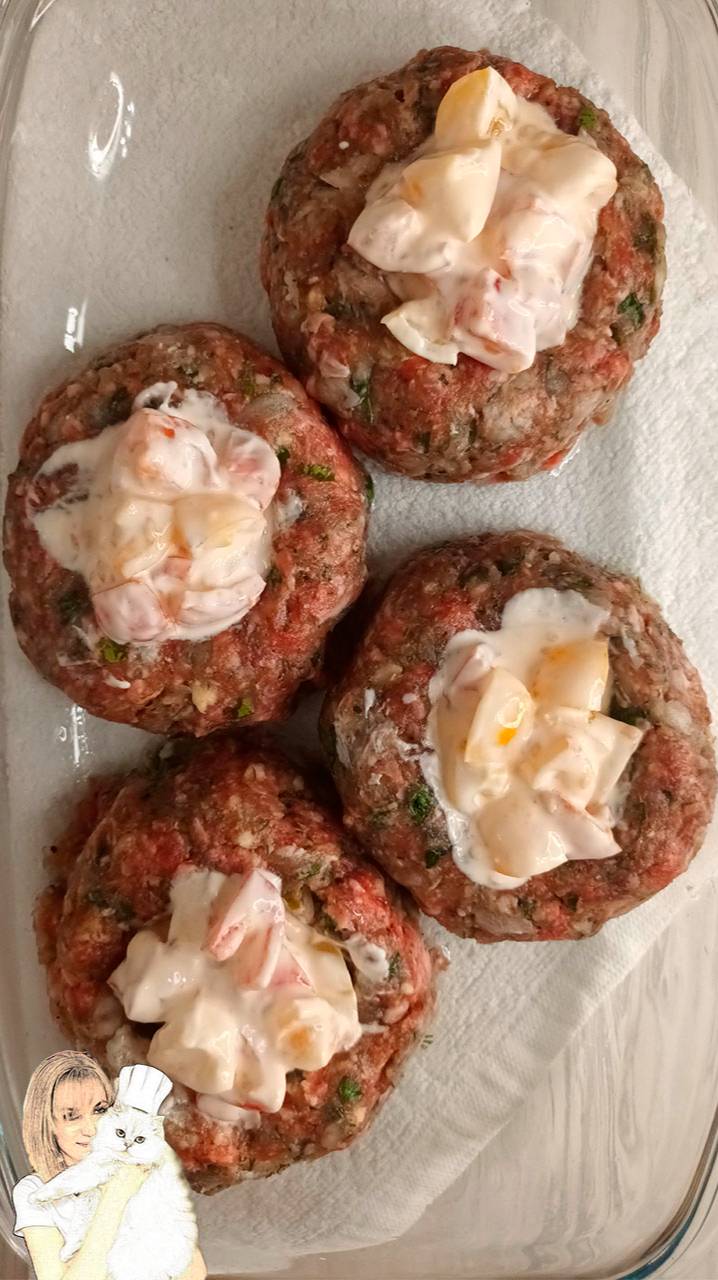 Котлеты с сюрпризом помидорный взрыв вкуса!