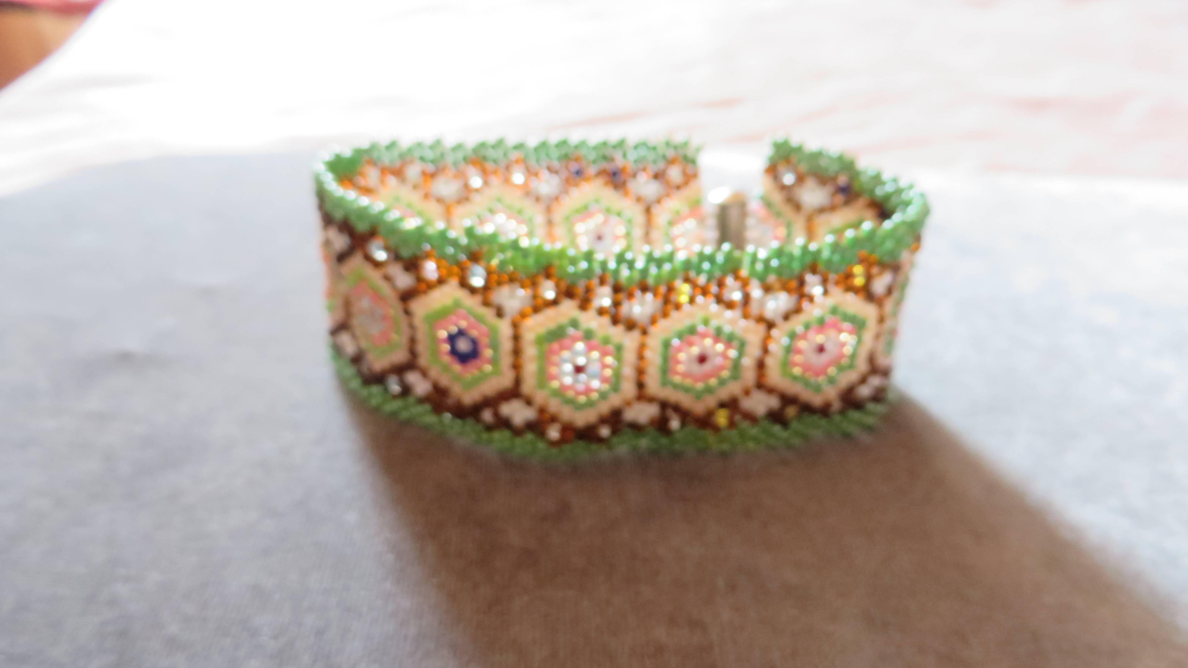 Браслет из бисера.