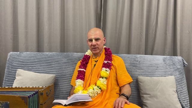 Стихотворный перевод Бхагавад Гиты 10.11 от Сагара Свами - "Особо милость им являя..."